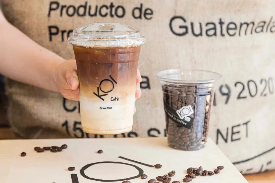 KOI Café 开出首家咖啡馆！茶饮品牌为何也频频进军咖啡市场？ 中国咖啡网